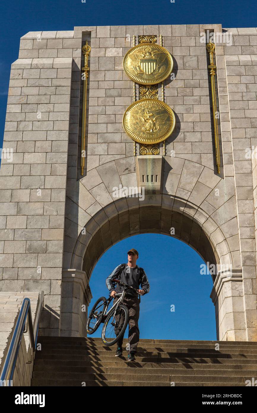 GIBRALTAR, BRITISH OVERSEAS TERRITORY, LOCATED ON THE SOUTHERN END OF ...