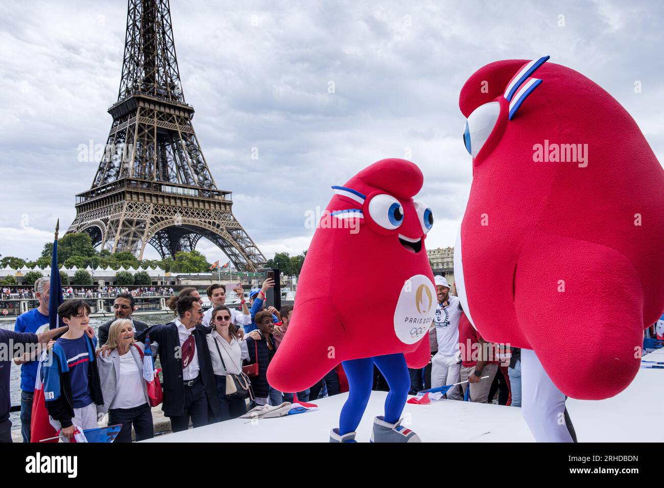 FRANCE. PARIS (75) (16TH ARRONDISSEMENT) PORT DEBILLY, CELEBRATION AND ...