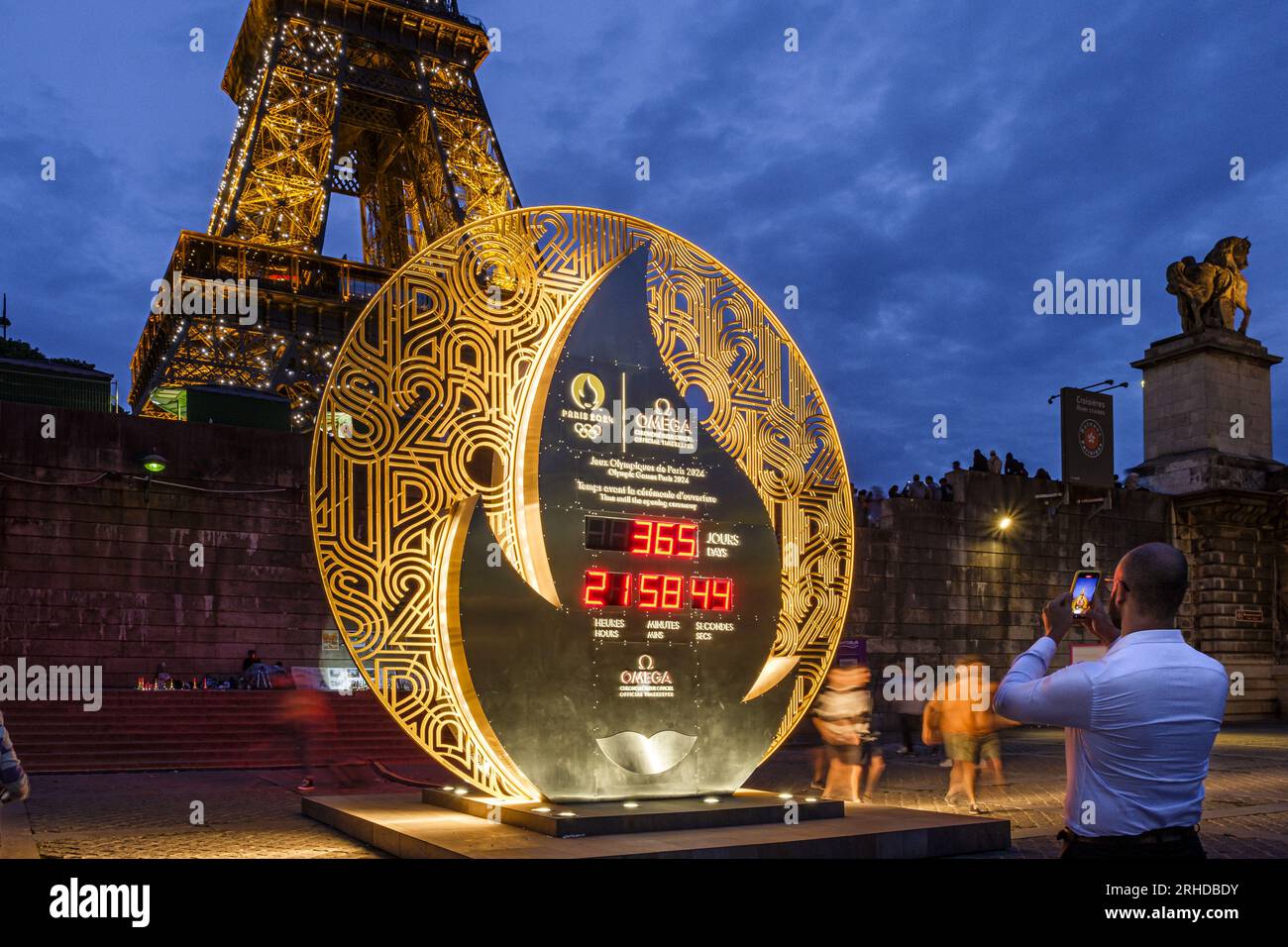 FRANCE. PARIS (75) (7TH DISTRICT) COUNTDOWN TO THE TIME BEFORE THE ...