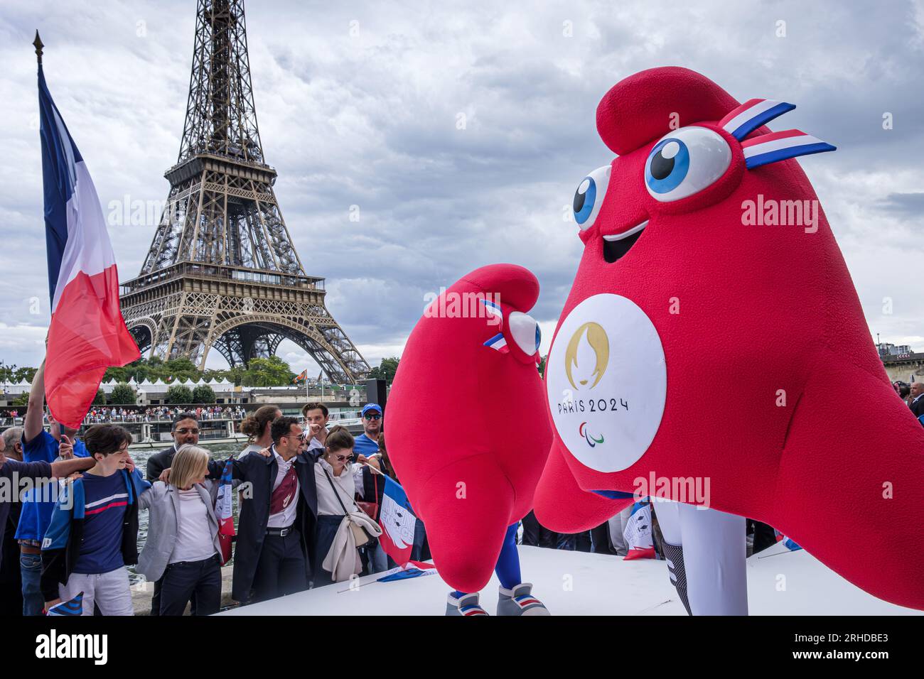 FRANCE. PARIS (75) (16TH ARRONDISSEMENT) PORT DEBILLY, CELEBRATION AND ...