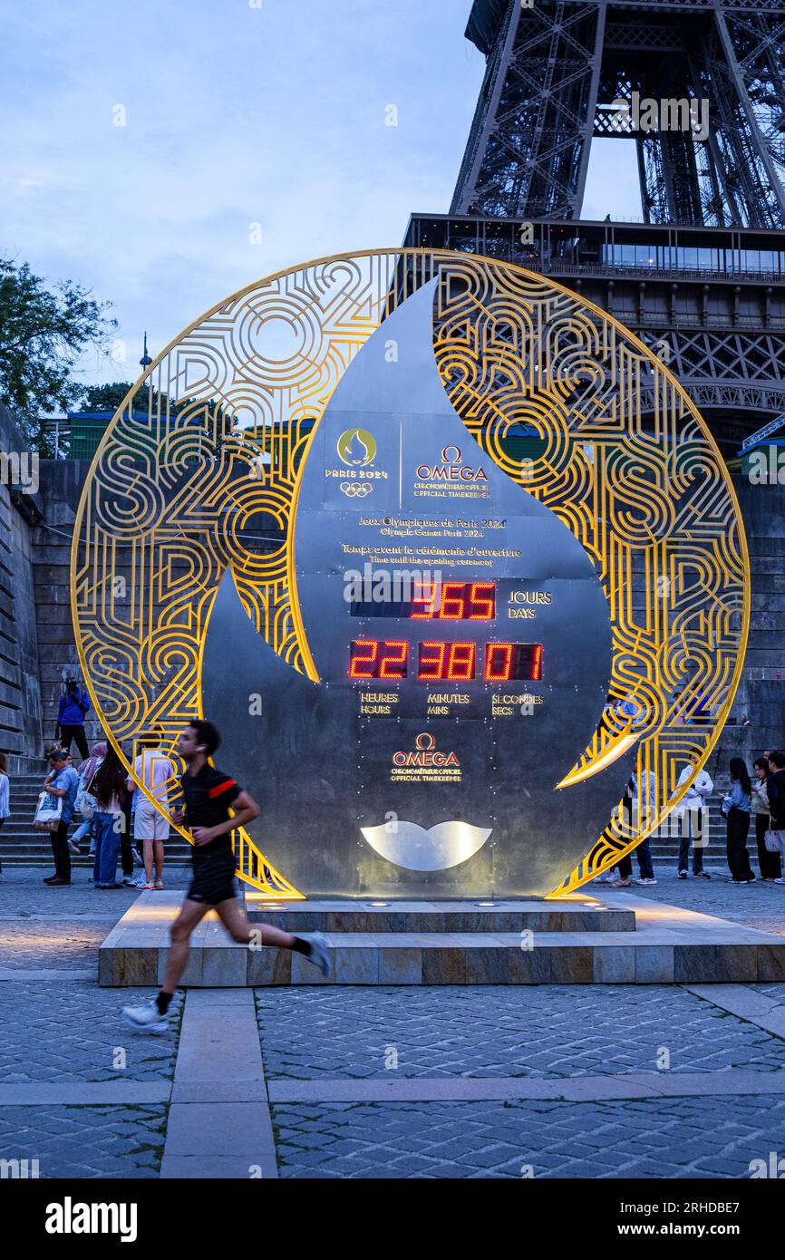 FRANCE. PARIS (75) (7TH DISTRICT) COUNTDOWN TO THE TIME BEFORE THE ...