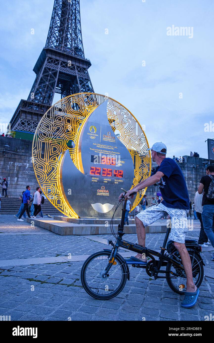 FRANCE. PARIS (75) (7TH DISTRICT) COUNTDOWN TO THE TIME BEFORE THE ...