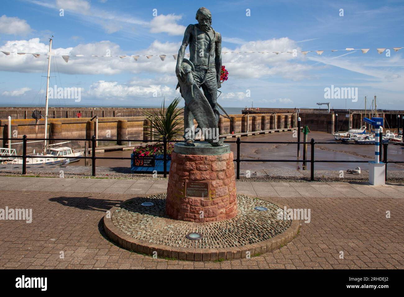 Statue of the Ancient Mariner in Watchet, Somerset Stock Photo - Alamy