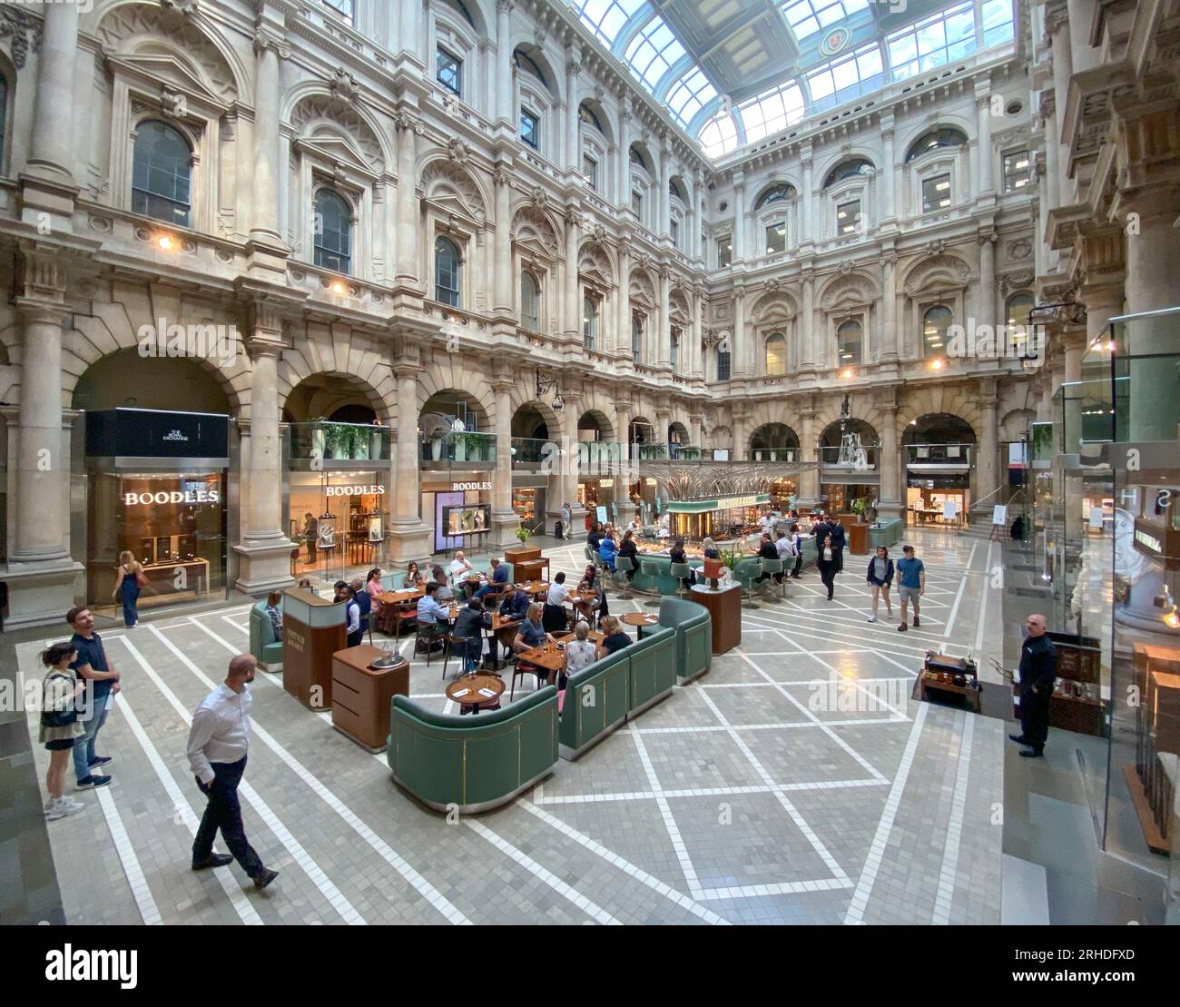 Centre commercial centre commercial londres hi-res stock photography ...