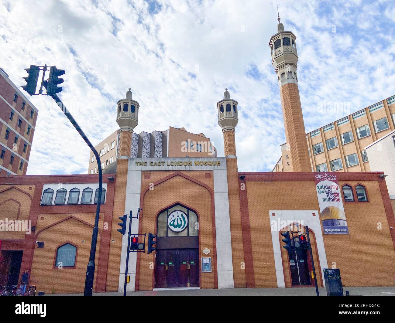 Three storey east london mosque hi-res stock photography and images - Alamy