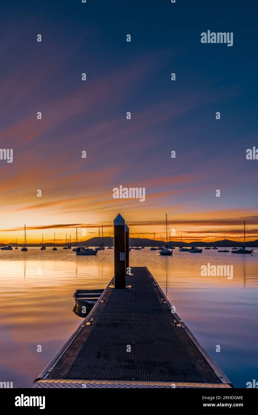High cloud sunrise over Brisbane Water at Koolewong and Tascott on the ...