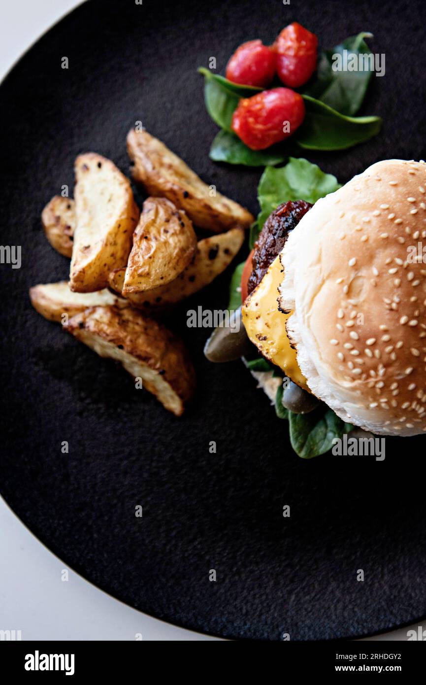 Burger food styling hi-res stock photography and images - Alamy