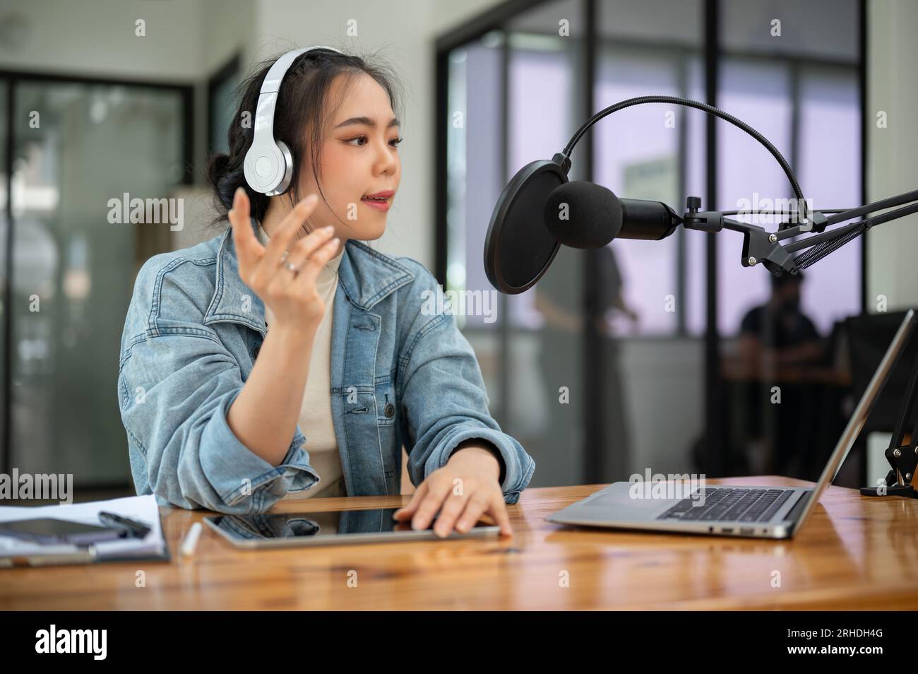 Announcing live music hi-res stock photography and images - Alamy