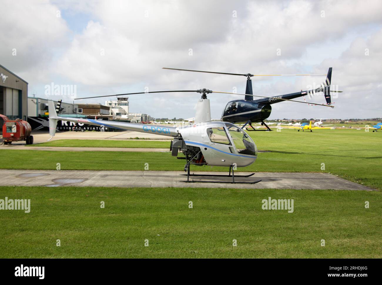 Robinson r44 helicopter hi-res stock photography and images - Alamy