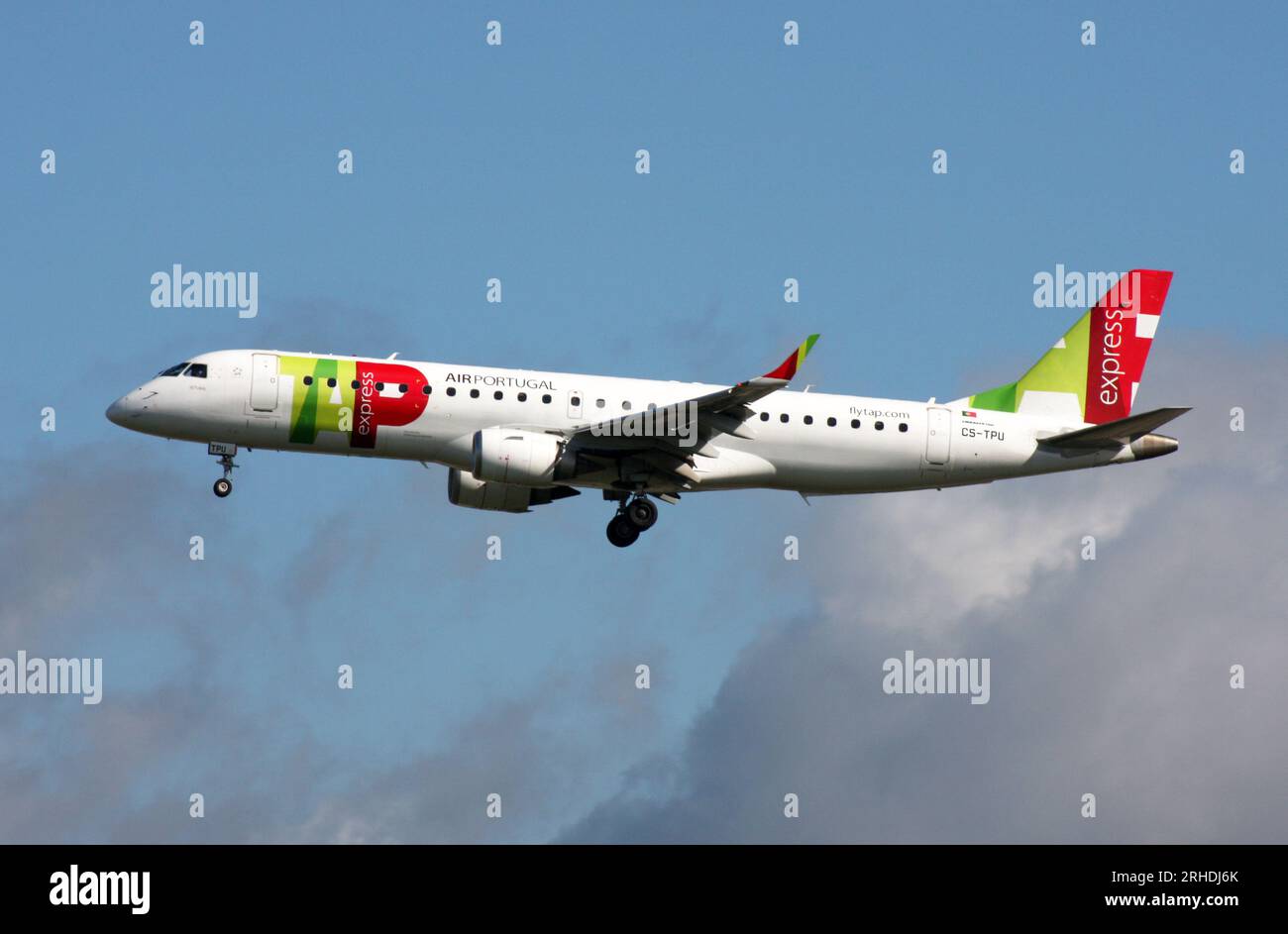 Tap express air portugal hi-res stock photography and images - Alamy
