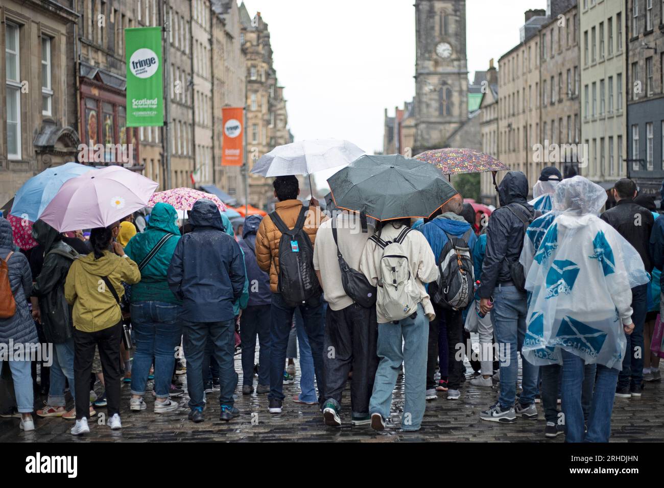 Edinburgh festival scotland rain hi-res stock photography and images ...