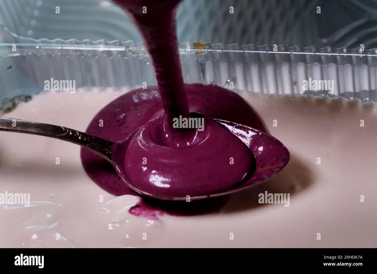 using gelatin for healthy joints in home cooking food . pour several ...