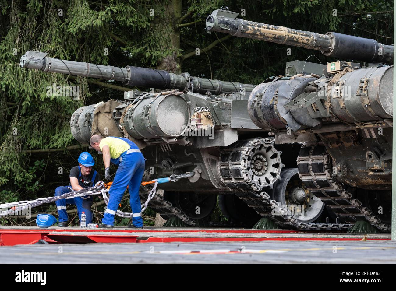 Paderborn, Germany. 16th Aug, 2023. Challenger 2 tanks of the British ...