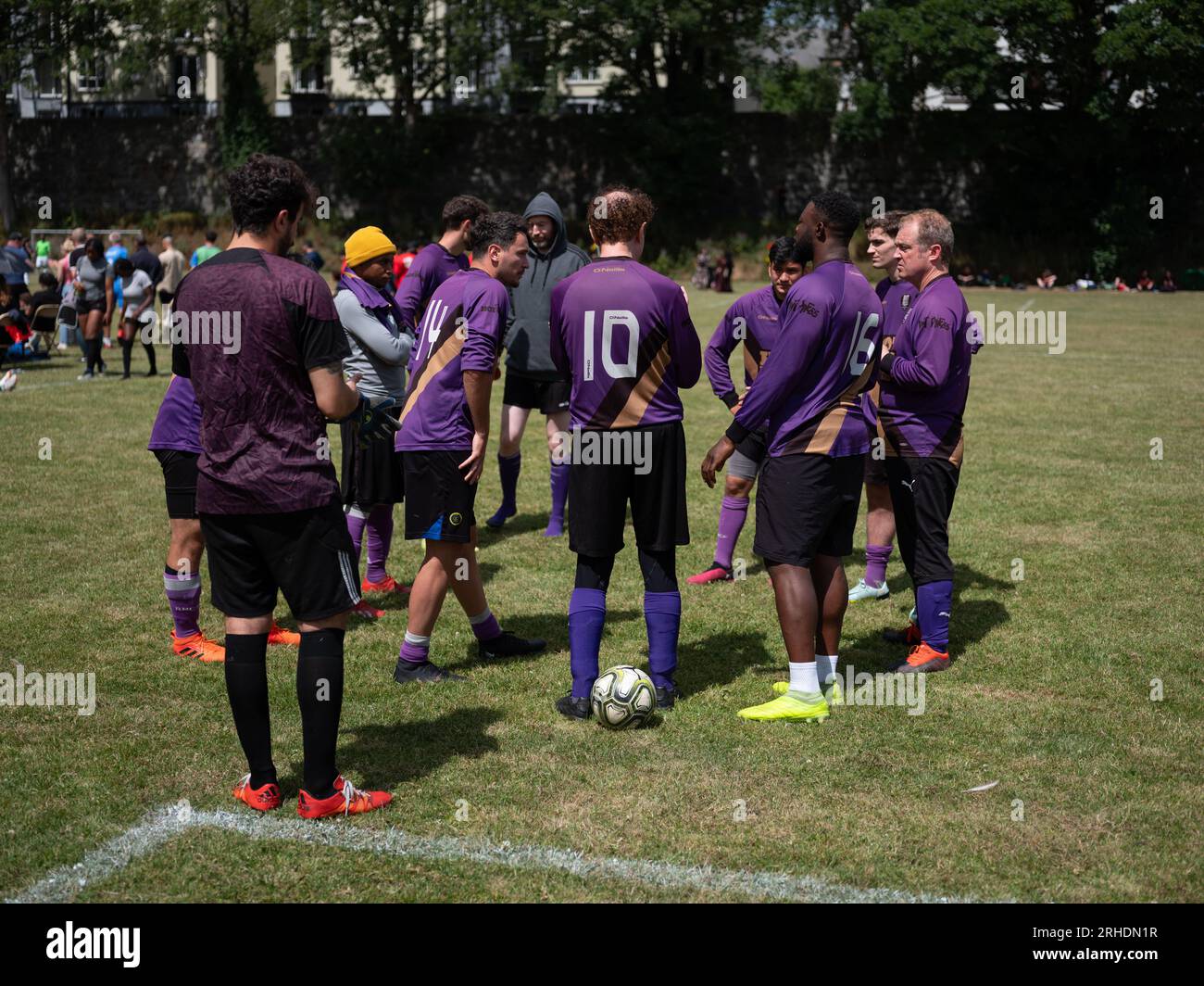 Soccer team huddle hi-res stock photography and images - Alamy