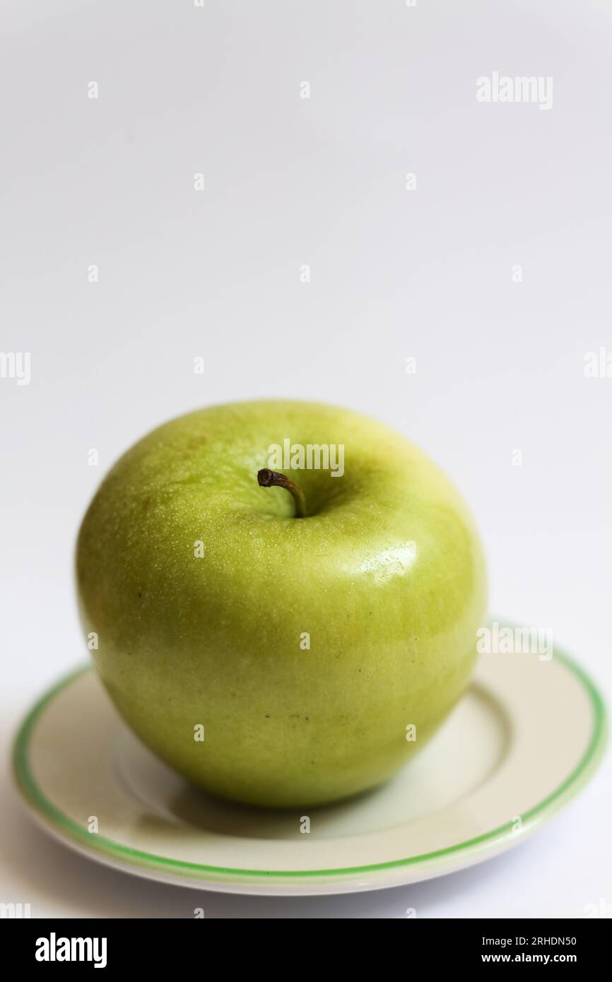 Wet green apple hi-res stock photography and images - Alamy