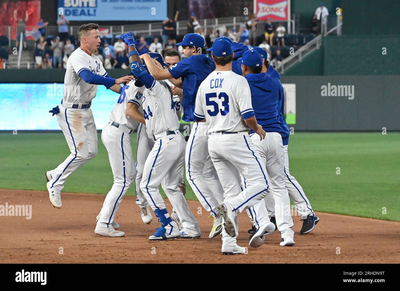 KANSAS CITY, MO - AUGUST 14: Royals players surround Kansas City Royals ...