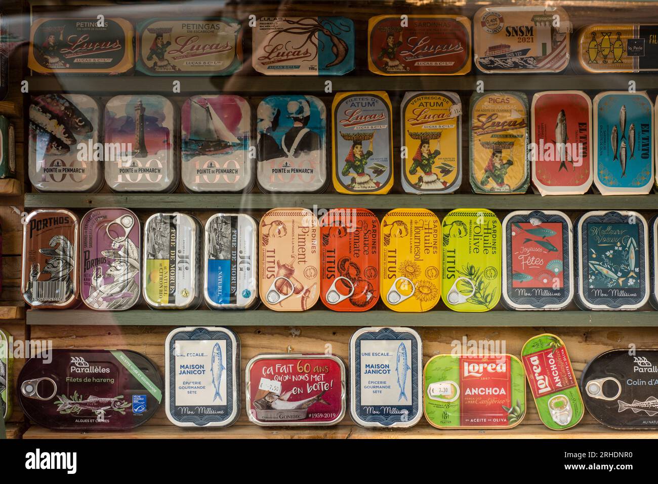 Tinned fish hi-res stock photography and images - Alamy