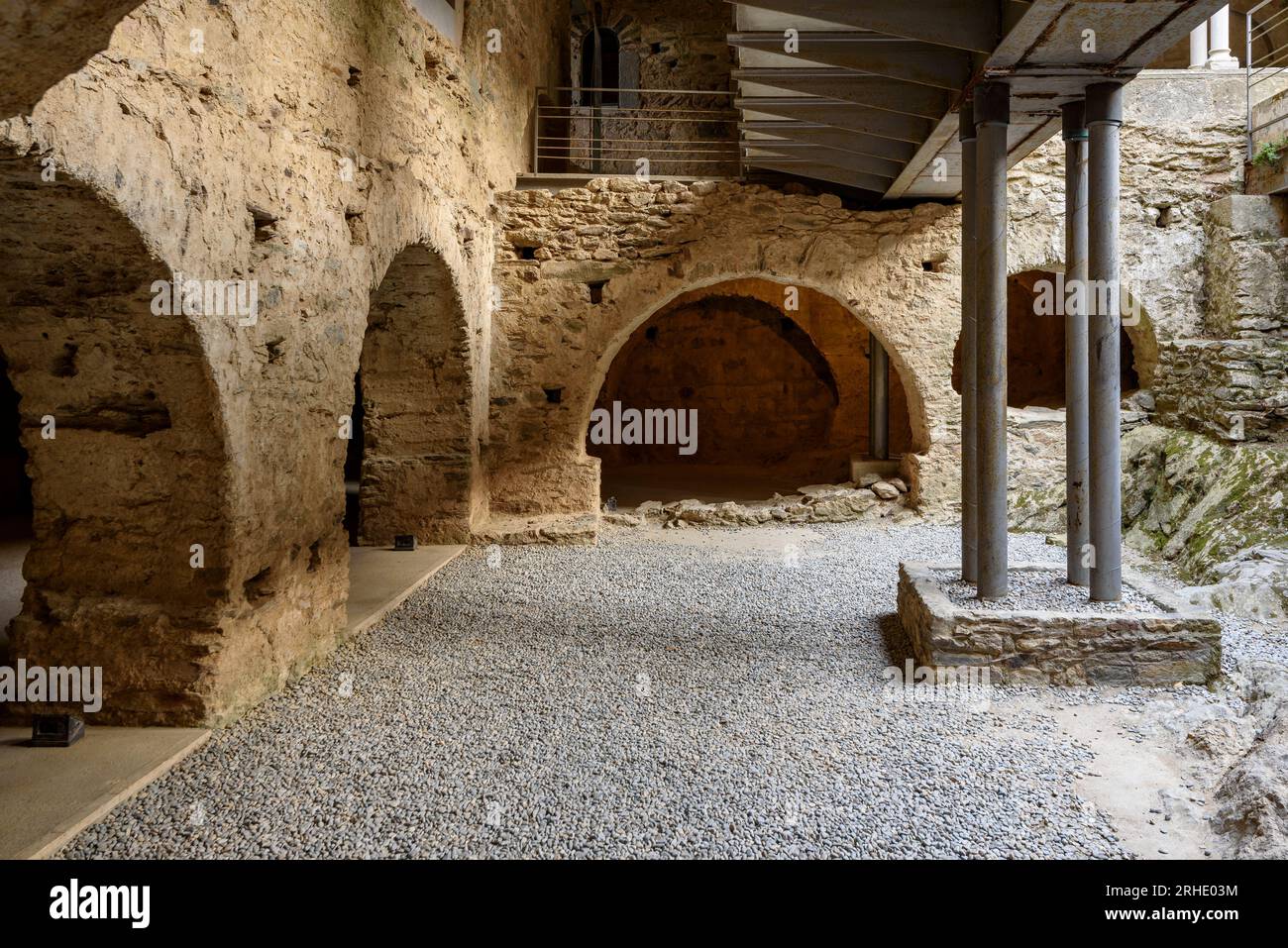 Monastero romanico girona hi-res stock photography and images - Alamy
