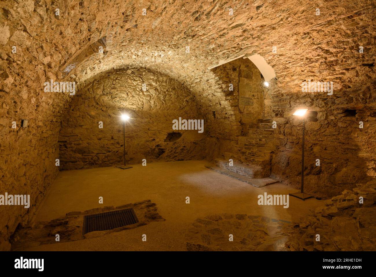 Chiesa del monastero romanico hi-res stock photography and images - Alamy