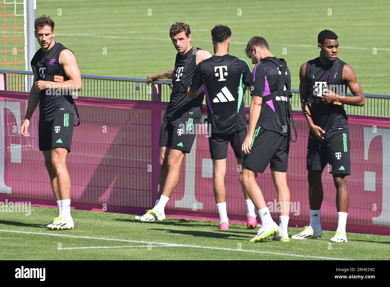 Munich, Deutschland. 16th Aug, 2023. From left: Leon GORETZKA (FC ...