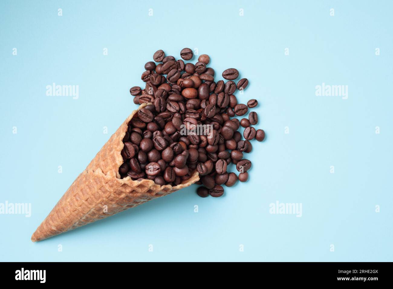 Waffle cone hi-res stock photography and images - Alamy