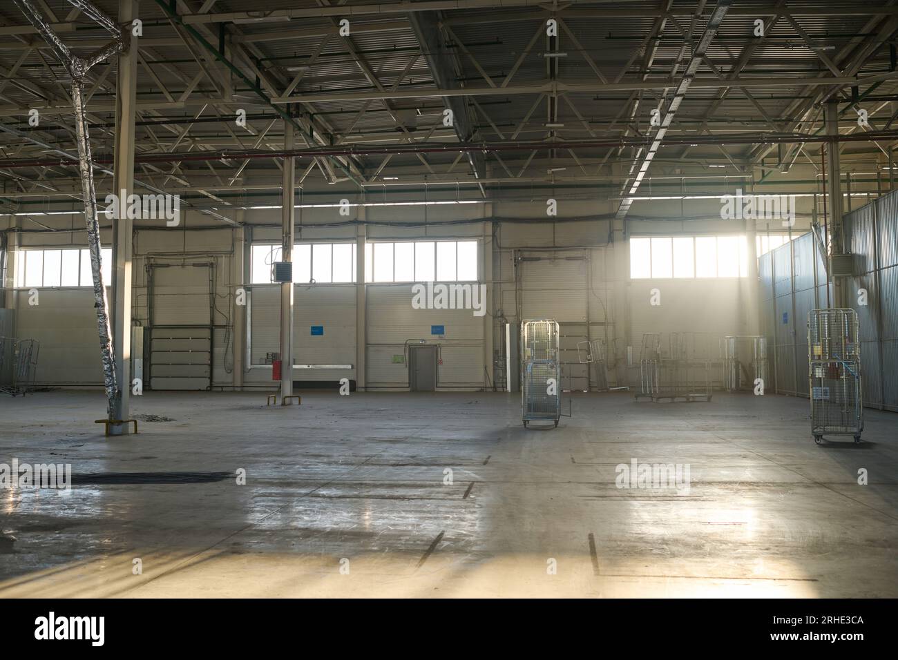 Industrial interior huge plant building hi-res stock photography and ...