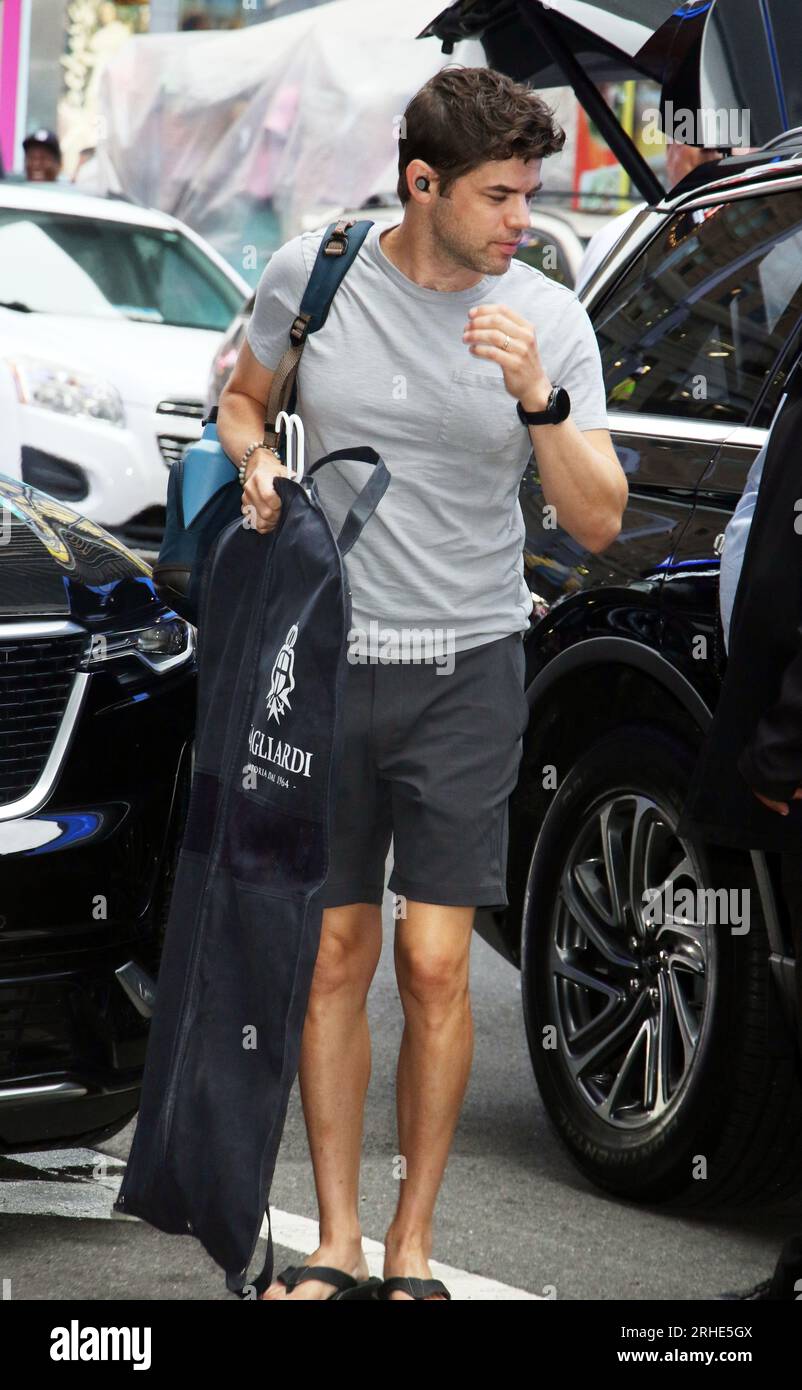 Jeremy jordan hi-res stock photography and images - Alamy