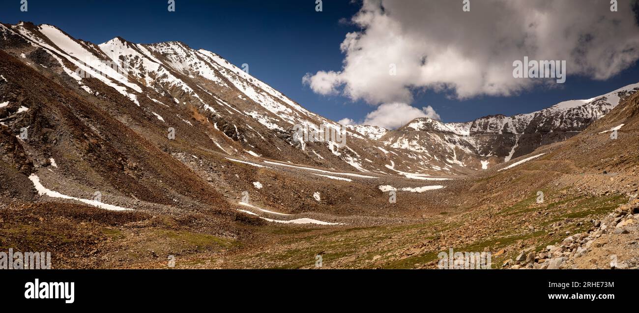 India, Ladakh, Khardung La, mountains around 5620m, 18000 foot pass on ...