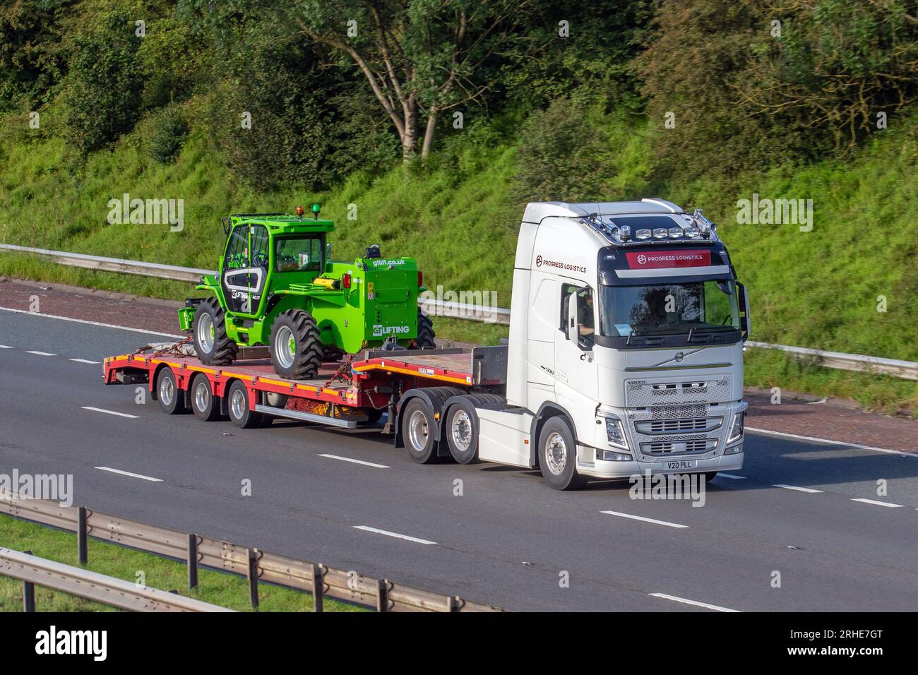 Progress Logistics Ltd. Volvo FH HGV lorry with articulated MAX trailer ...