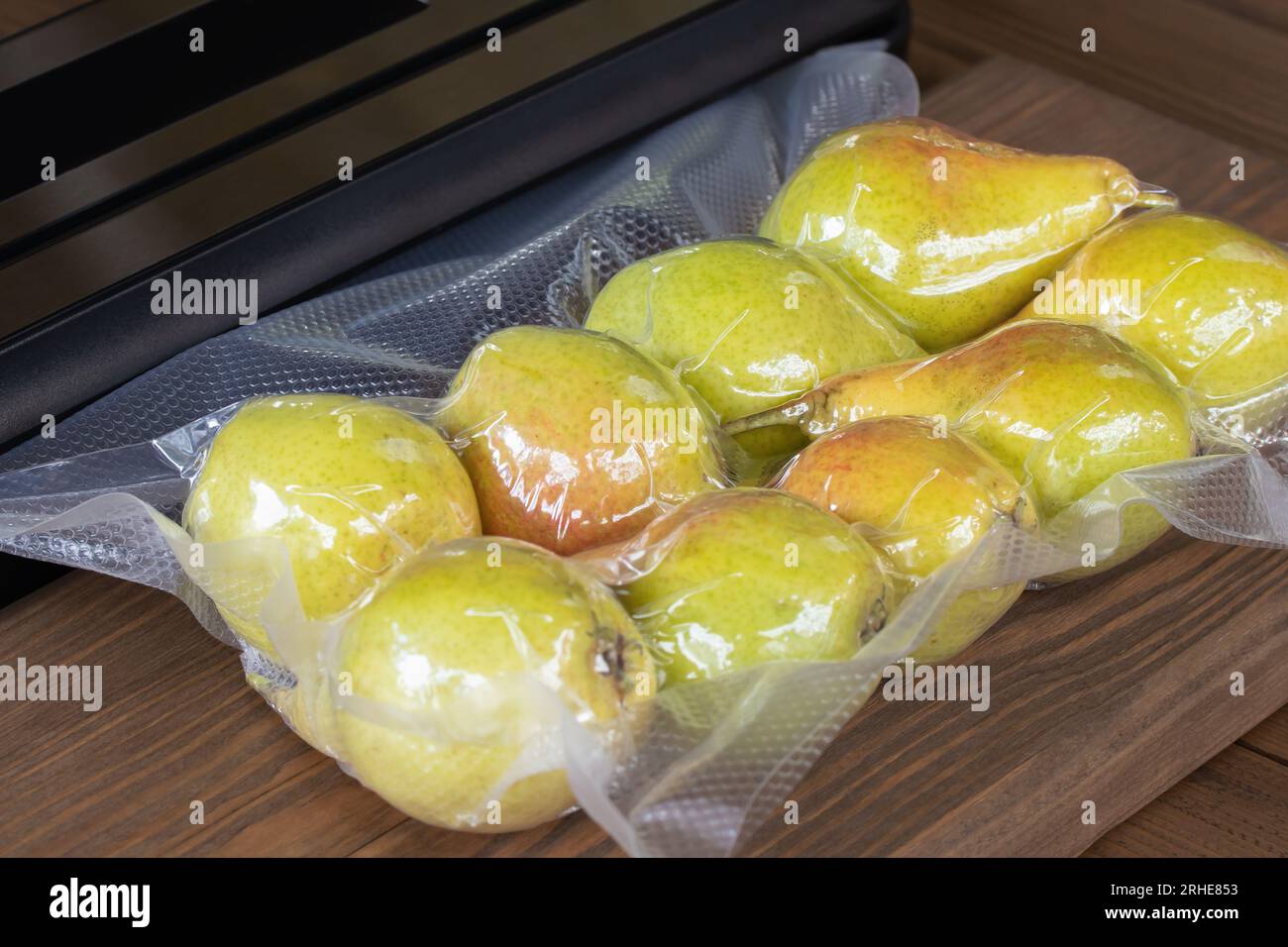 Packing fresh pears with a vacuum packer for long-term storage Stock ...