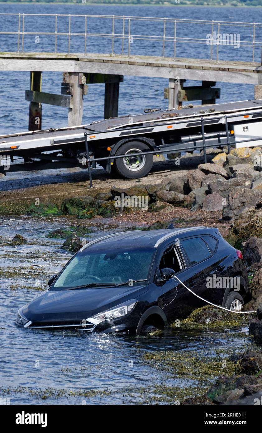 Car submerged in sea hi-res stock photography and images - Alamy