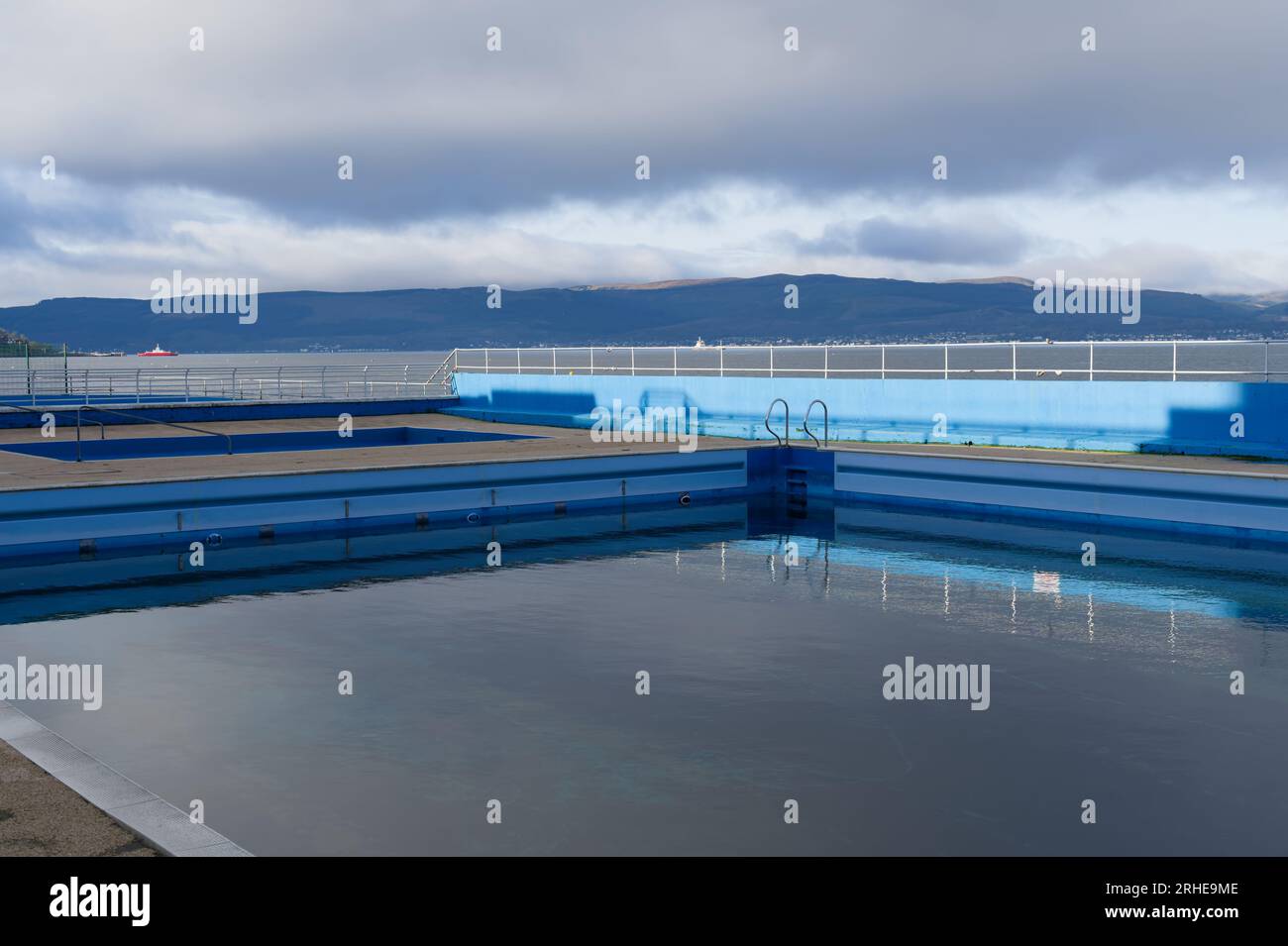 Outdoor open air swimming pool closing for maintenance in Gourock Stock ...