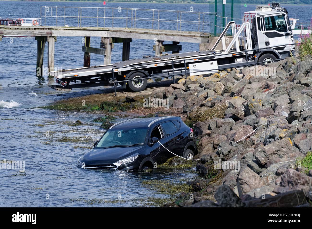 Car submerged in sea hi-res stock photography and images - Alamy