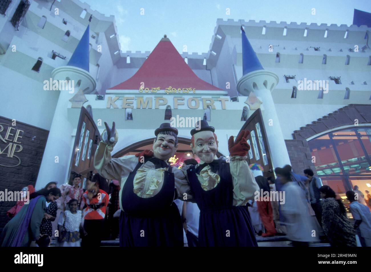 a Show at the modern Shopping Mall Kemp Fort for Saree and Toys in the ...