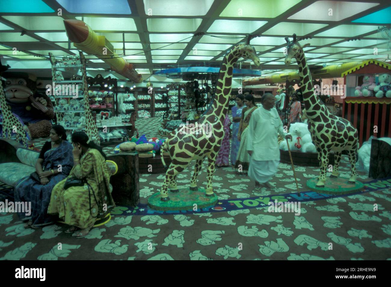 Inside the modern Shopping Mall Kemp Fort for Saree and Toys in the ...