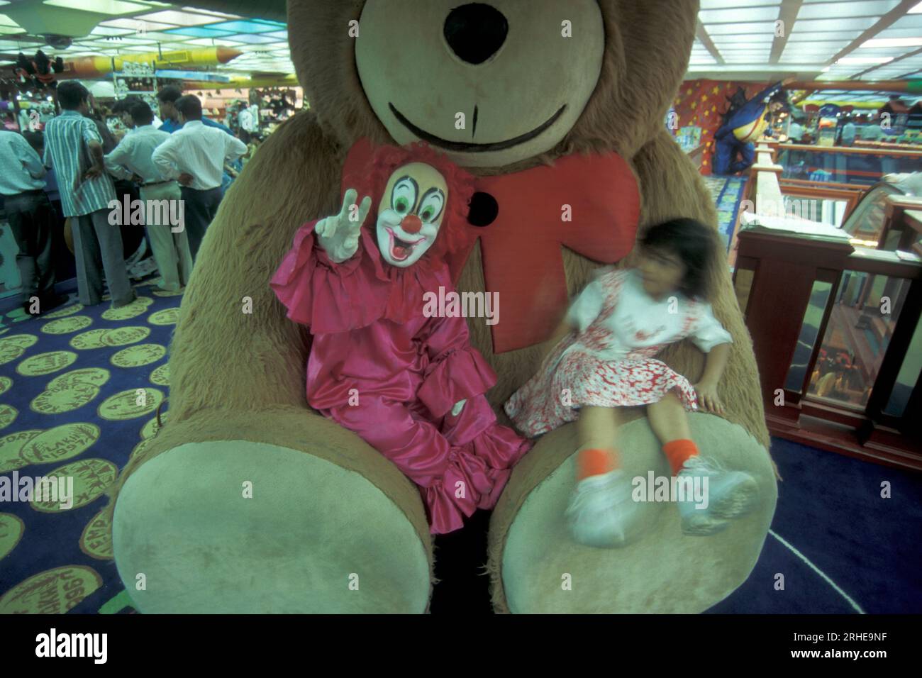 a Show at the modern Shopping Mall Kemp Fort for Saree and Toys in the ...