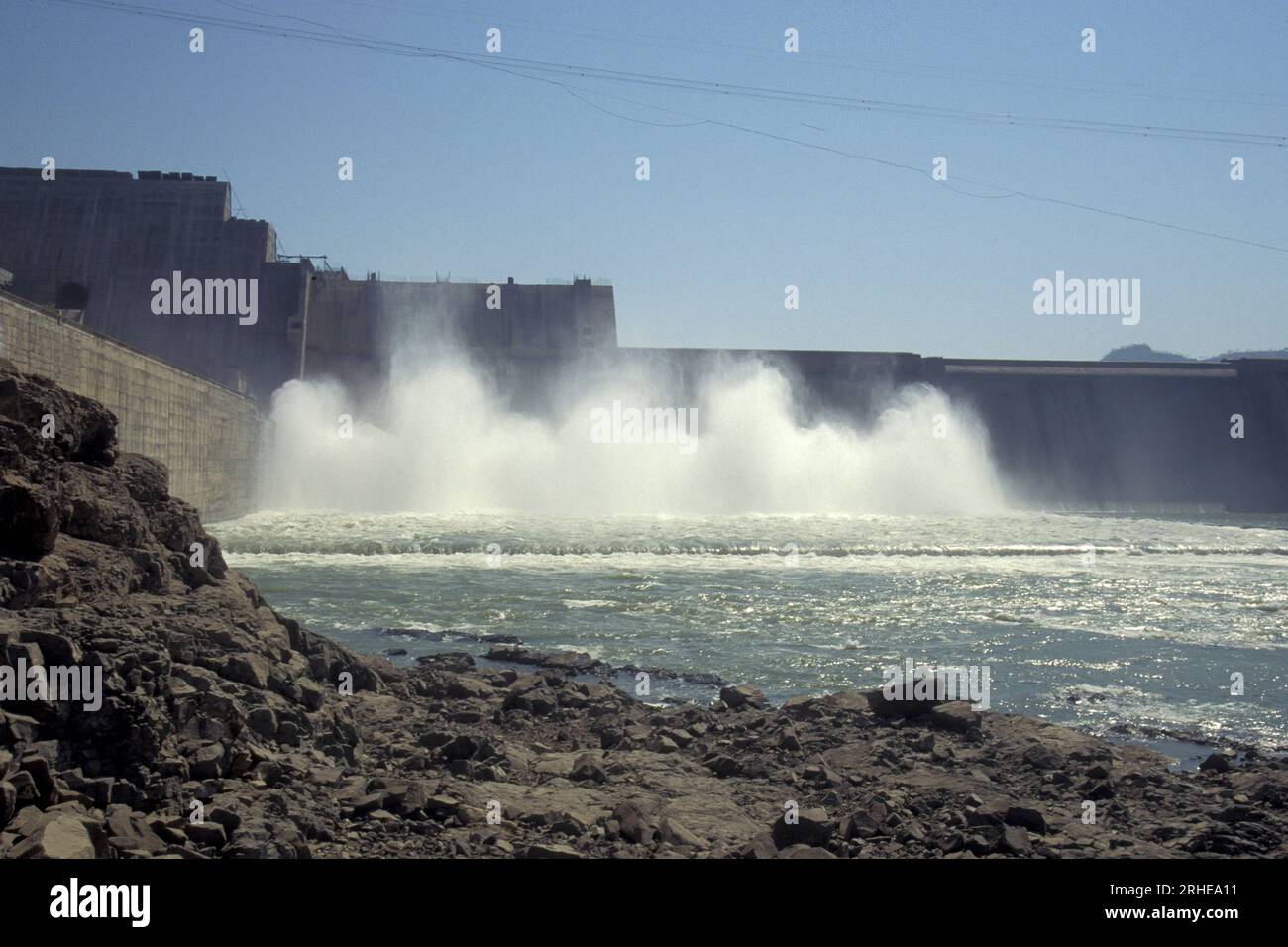 The Construction site of the Sardar Sarovar Dam at the Narmada River ...