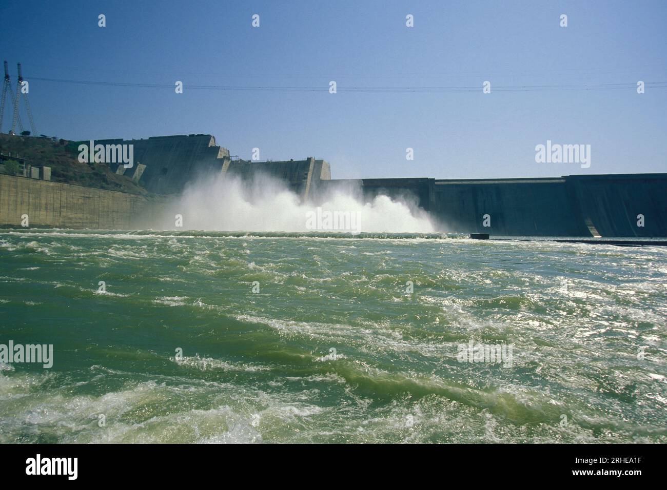 Sardar sarovar dam on hi-res stock photography and images - Alamy
