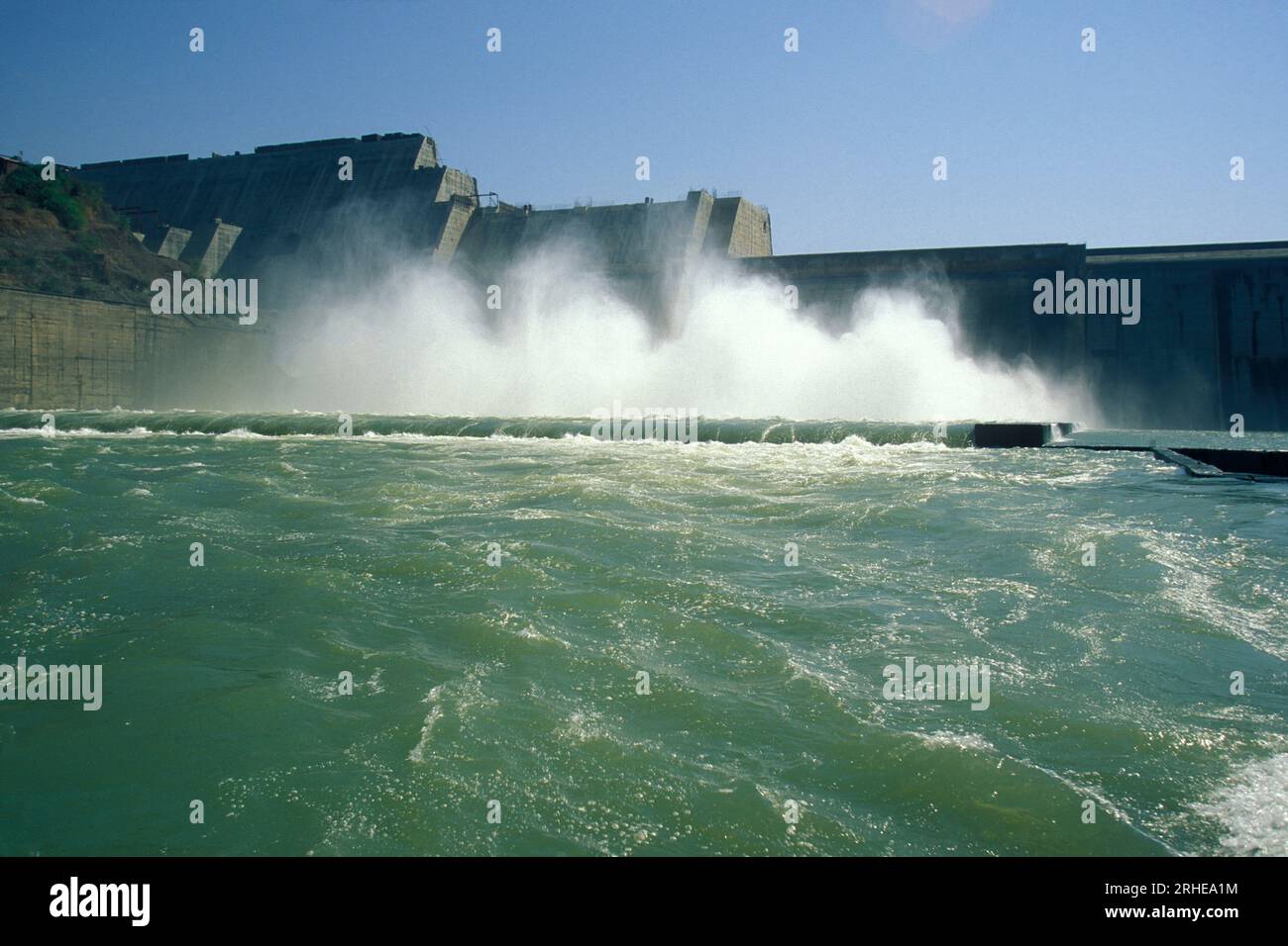 The Construction site of the Sardar Sarovar Dam at the Narmada River ...