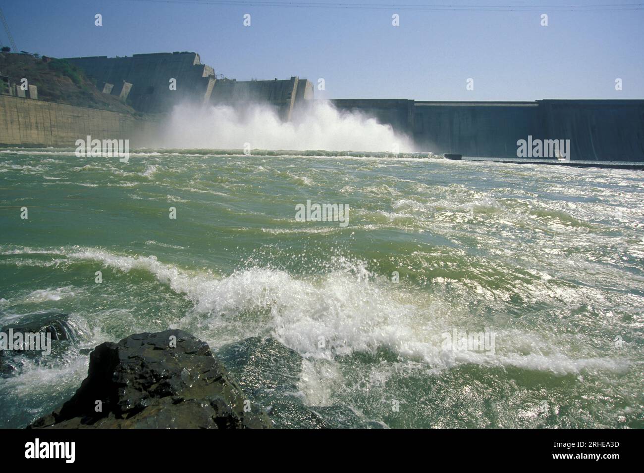 The Construction site of the Sardar Sarovar Dam at the Narmada River ...