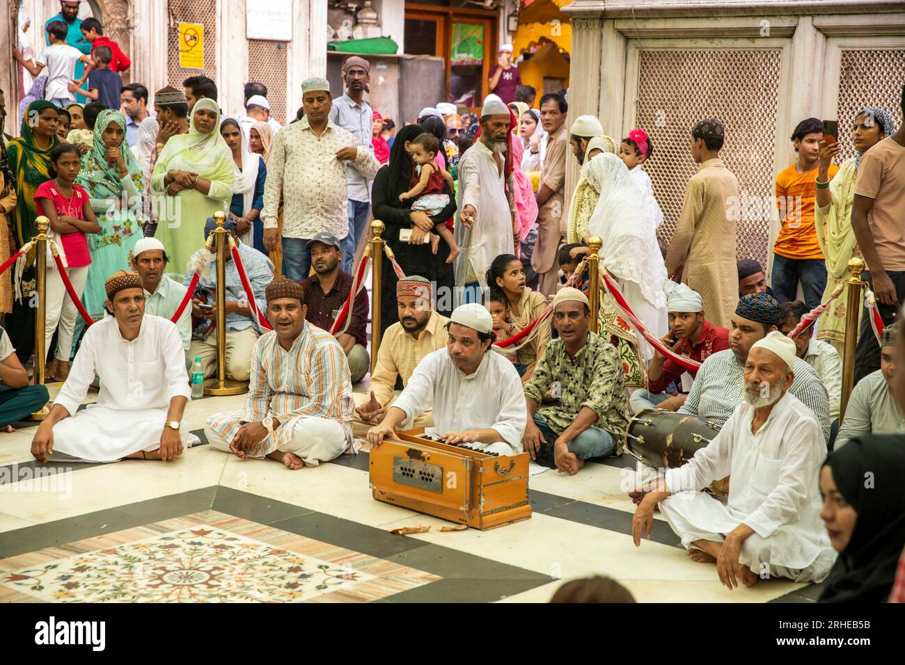 India, Delhi, Nizamuddin West, Dargah Nizamuddin Aulia, Thursday Night ...