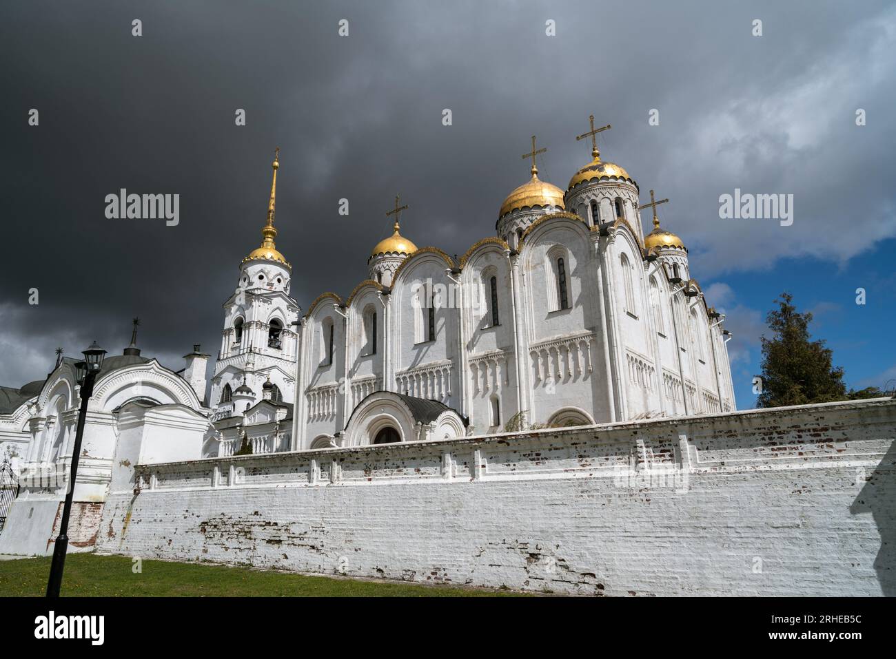 Russian 12th century cathedral architecture hi-res stock photography ...