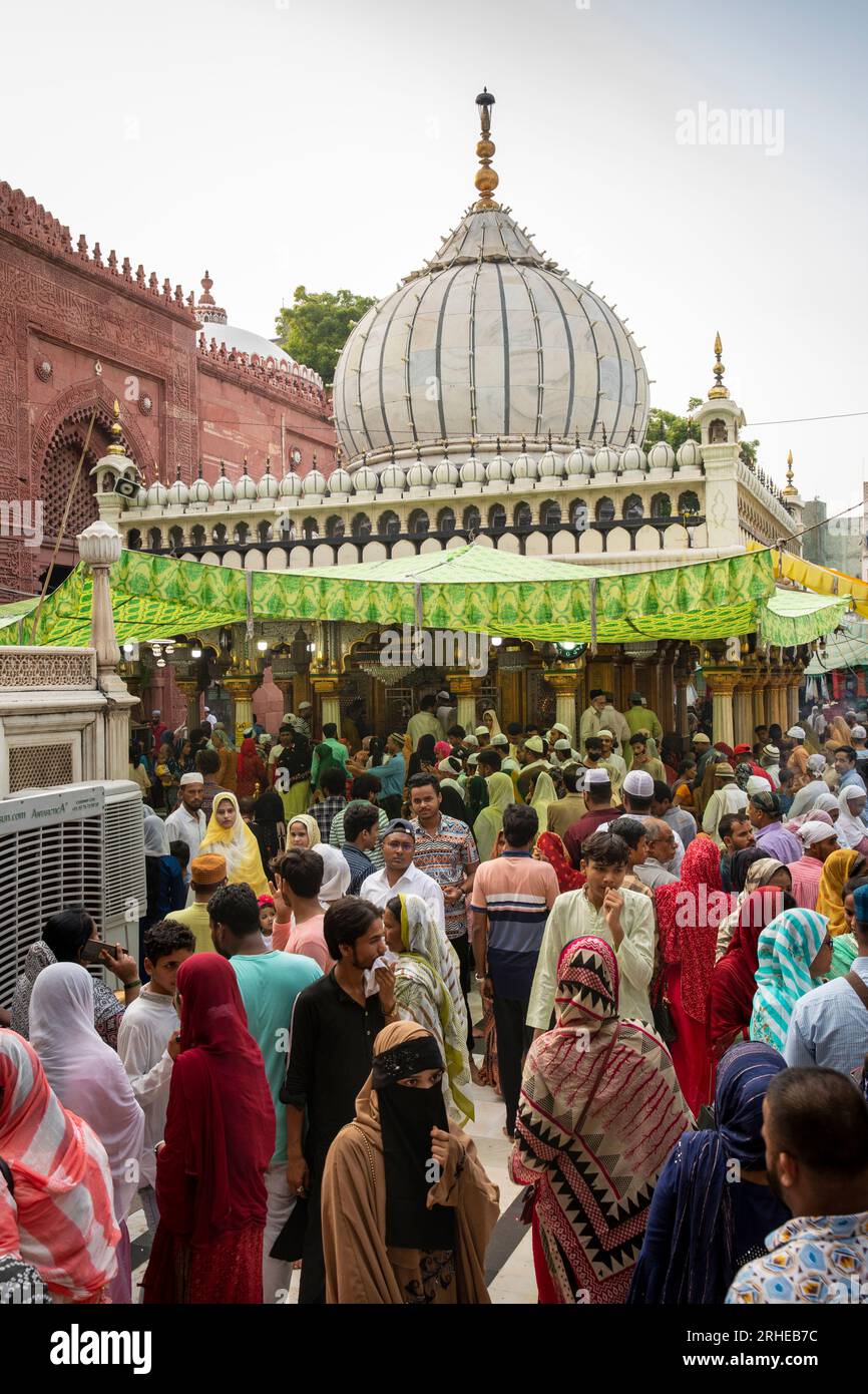 India, Delhi, Nizamuddin West, Dargah Nizamuddin Aulia, Thursday Night ...