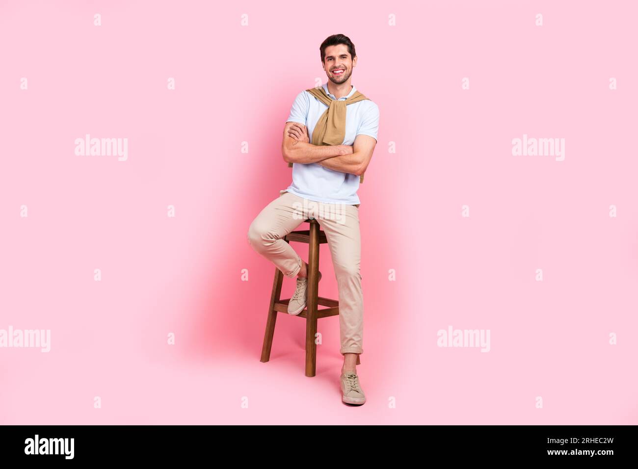 Full body cadre of confident businessman attractive boyfriend folded ...