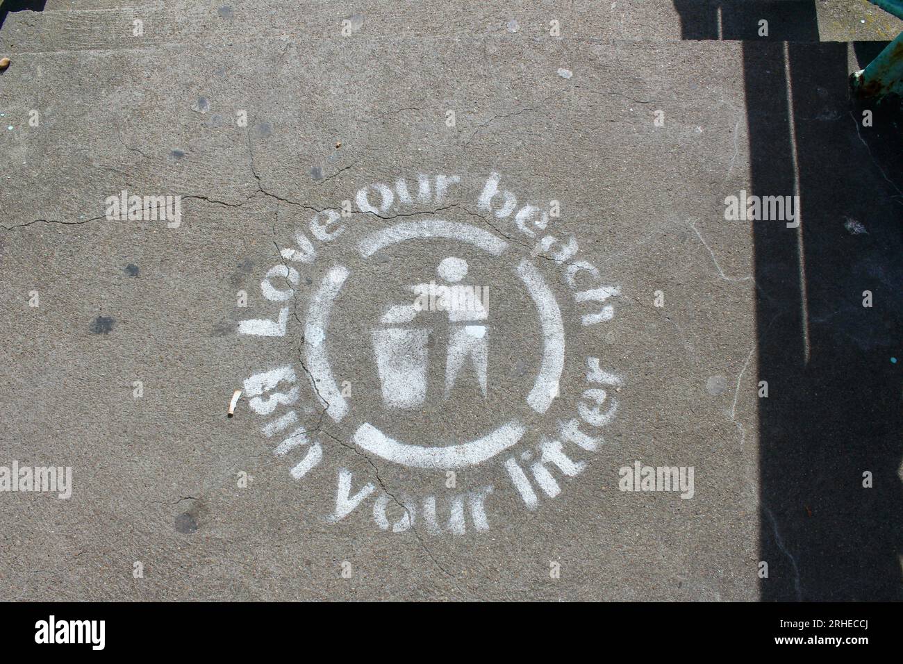 Anti littering message hi-res stock photography and images - Alamy