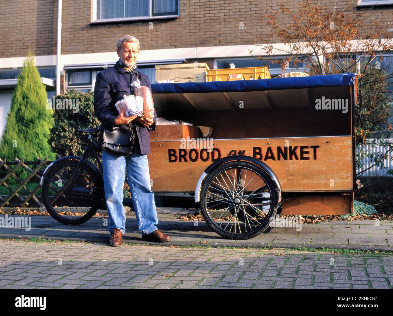 Old fashioned food delivery cart hi-res stock photography and images ...