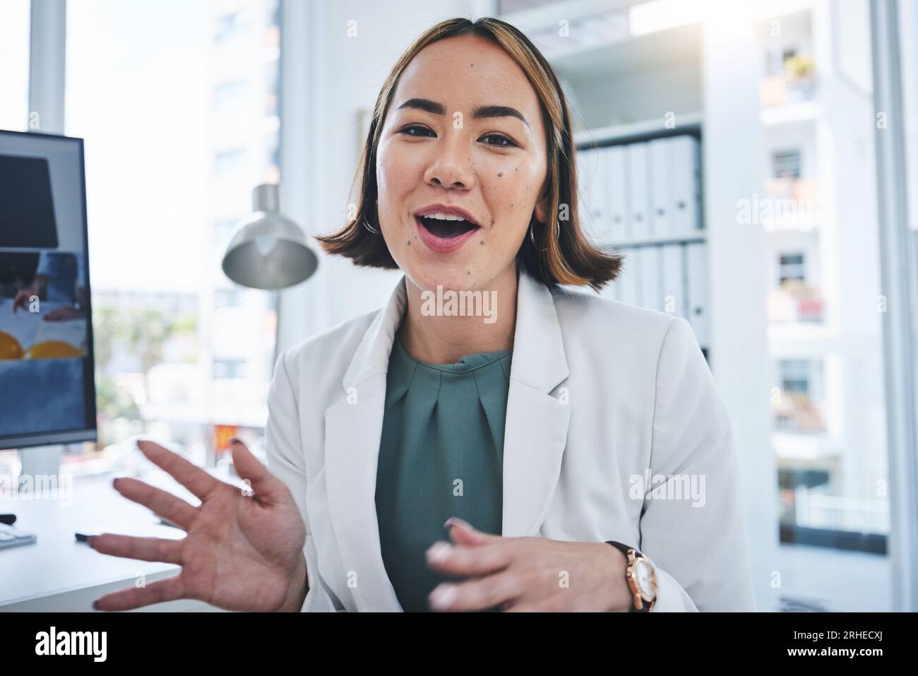 Portrait happy office worker video hi-res stock photography and images ...