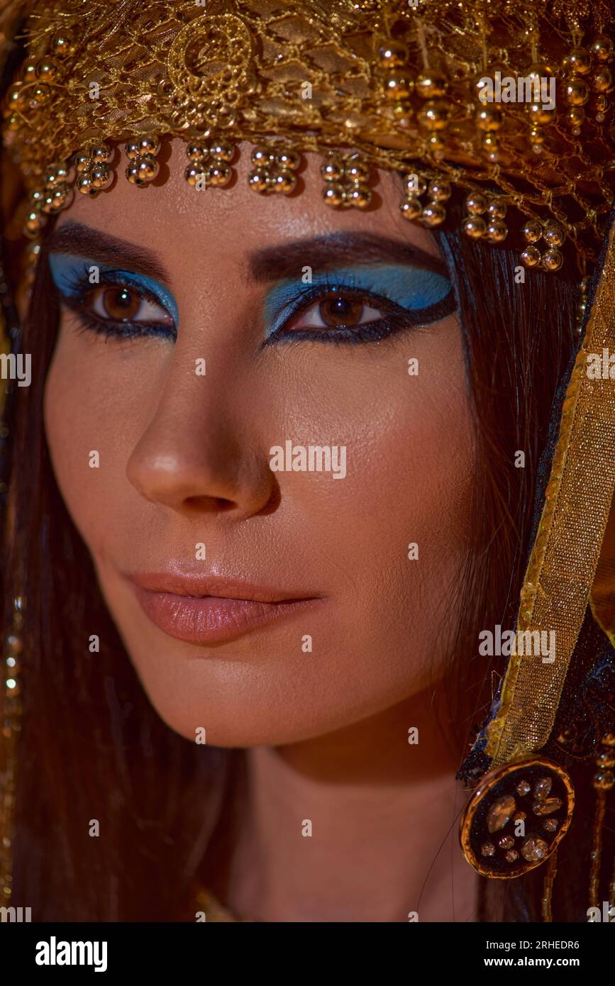 Egyptian costume makeup hi-res stock photography and images - Alamy