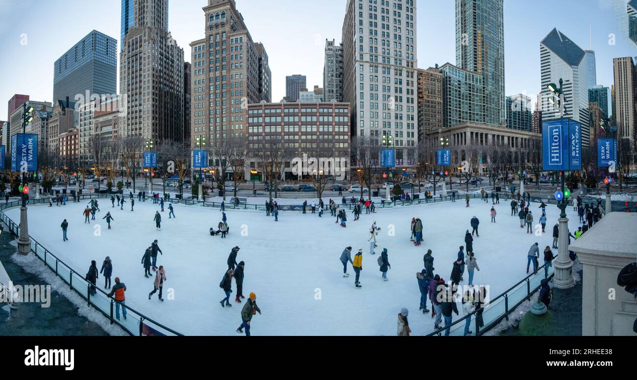 Millennium park ice skating hi-res stock photography and images - Alamy