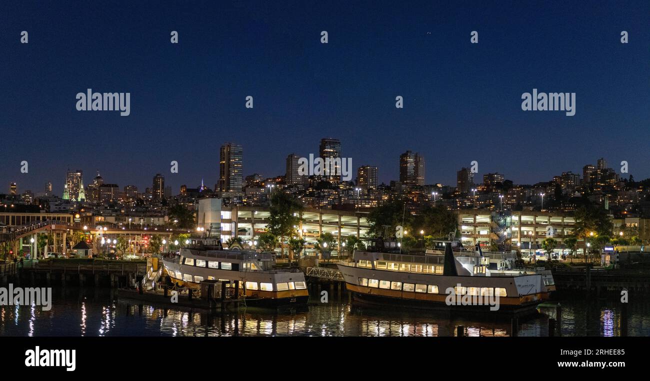 Night pier hi-res stock photography and images - Alamy